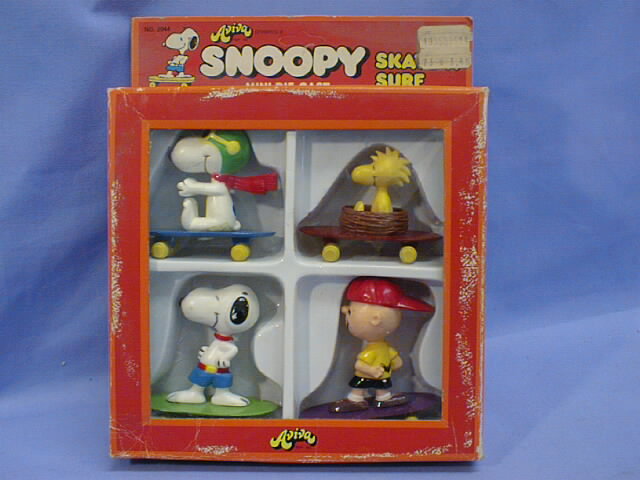 Aviva Toy 1965 Snoopy Peanuts Skateboard Set - Antique Toys Library